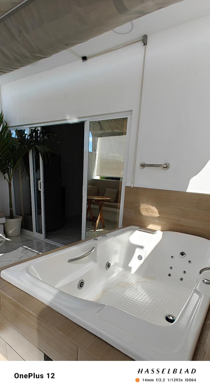 Lujoso Living  Con Jacuzzi De Hidromasaje Privado - Manzanillo