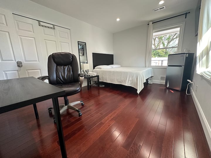 002 Premium Room W/ Shared Bath & Parking Dca Hq2 - Arlington, VA