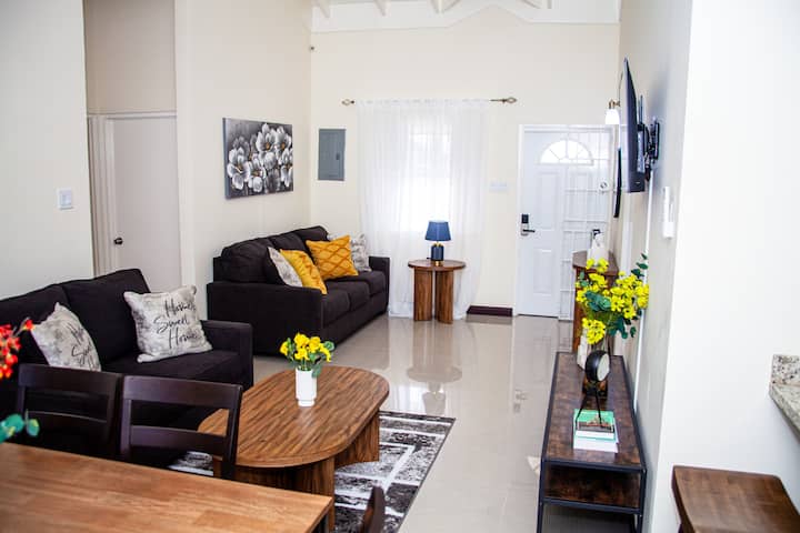 Luxe Oasis@colbeck Gated. Private. Chef. Pool. Gym - Jamaica