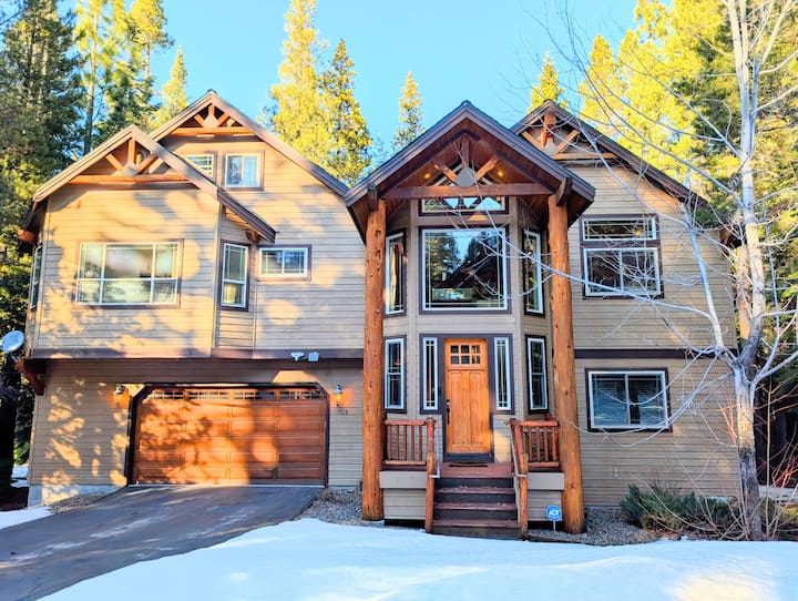 Cozy 5 Bed/3 Bath Getaway Cabin - South Lake Tahoe, CA