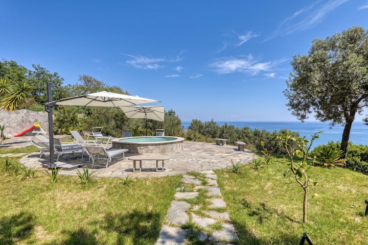 Villa Luce Del Sol With Pool - L - Alassio
