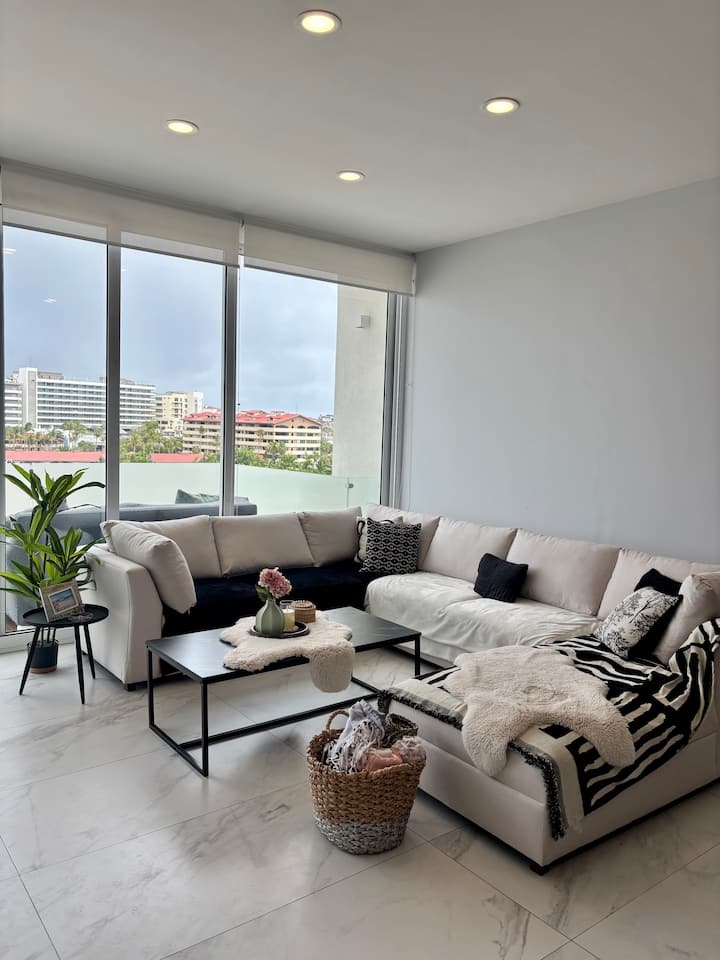 Stunning 2- Bdr Ph With Private Rooftop & Hot Tub - Cabo San Lucas
