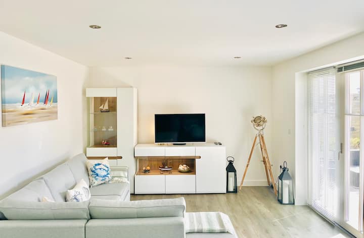 Clean, Bright, 2 Double Bed Ground Floor Flat - Jersey