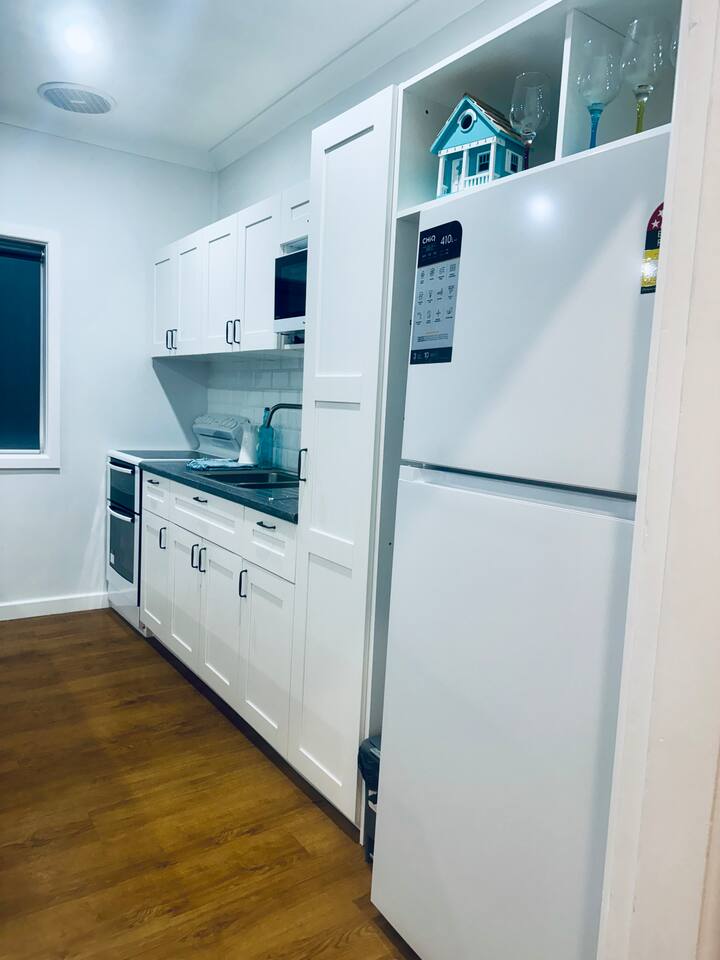 Charming 4-bedroom Retreat With Beautiful Garden. - Griffith