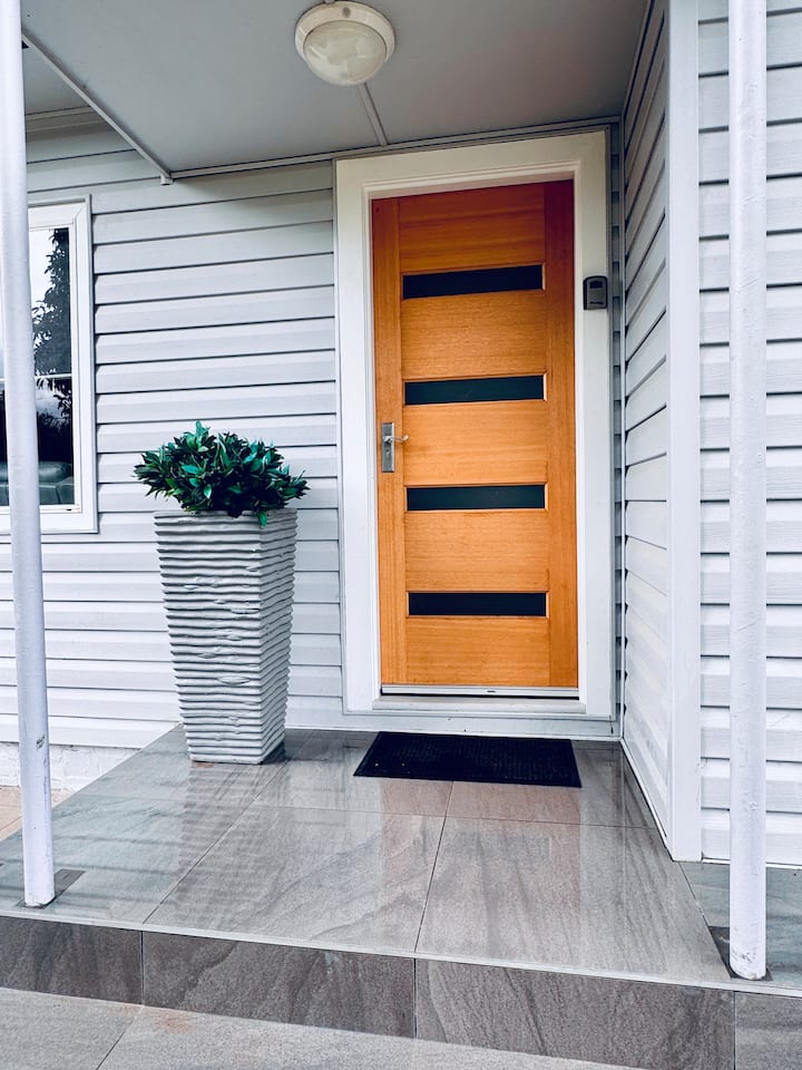 Charming 4-bedroom Retreat With Beautiful Garden. - Griffith