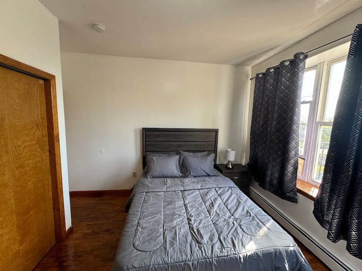 One Bedroom Apt - Newark, NJ