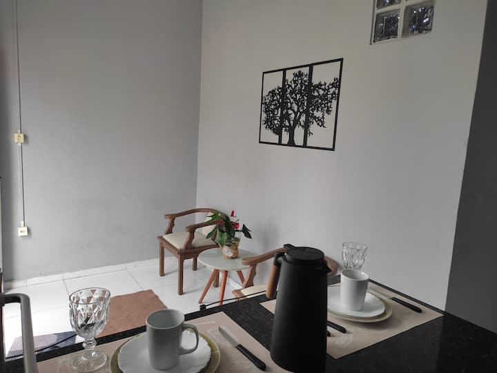 Casa Cinza Simples No Centro Da Cidade - Vitória da Conquista