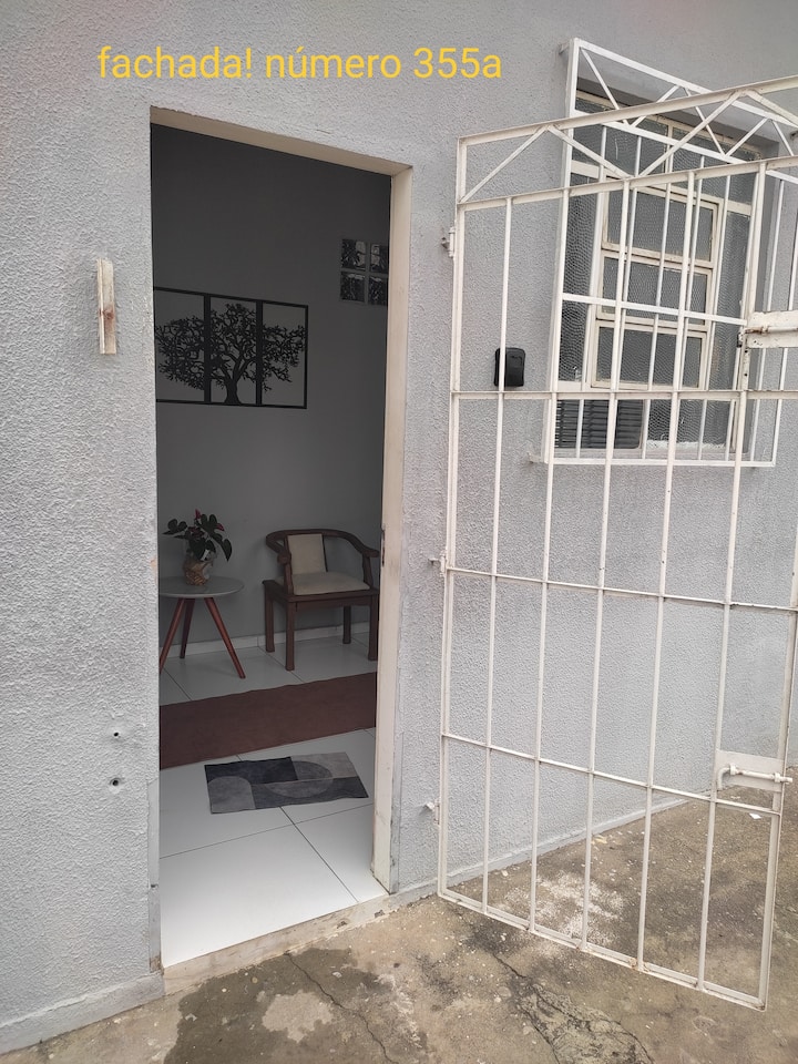 Casa Cinza Simples No Centro Da Cidade - Vitória da Conquista