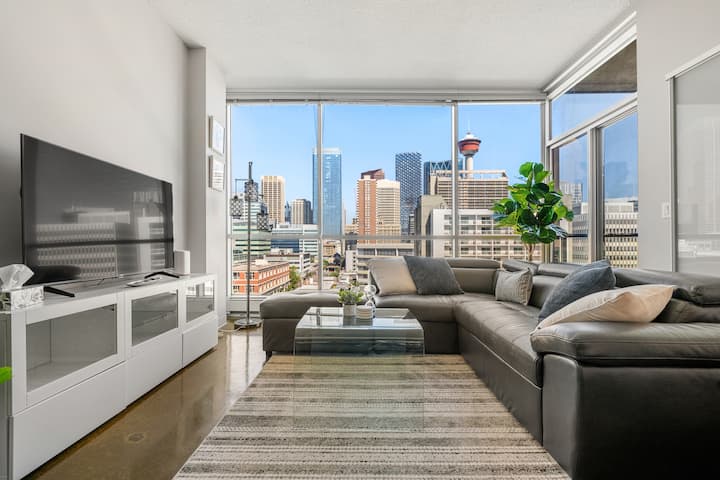 Downtown Chic Retreat | Elegant + Free Parking - Calgary