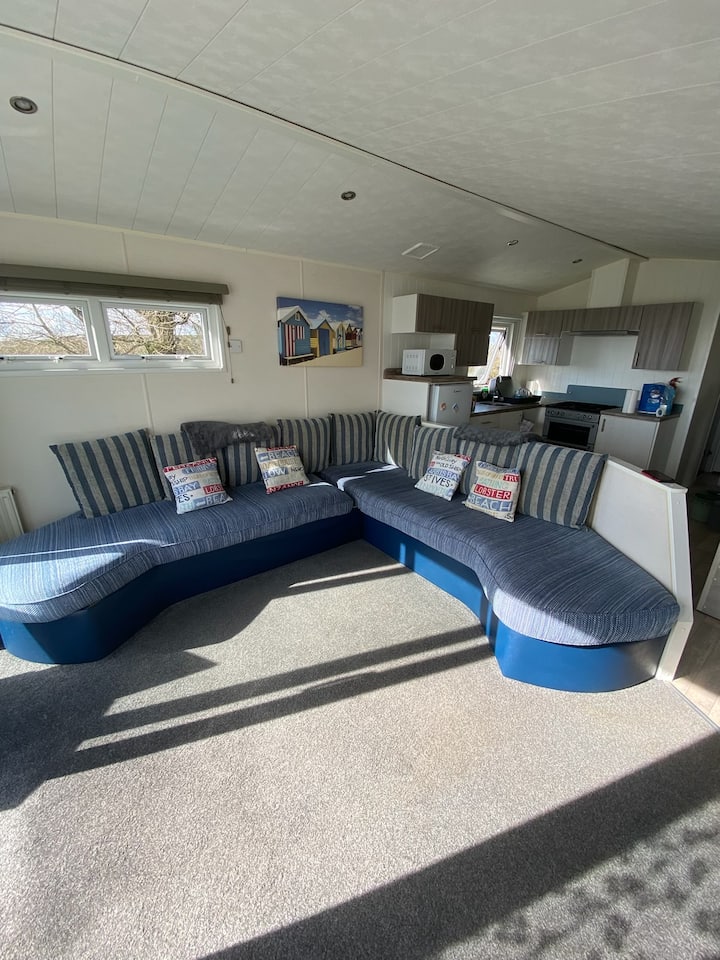 Beautiful Beach Themed Caravan In Combe Haven - Hastings, UK
