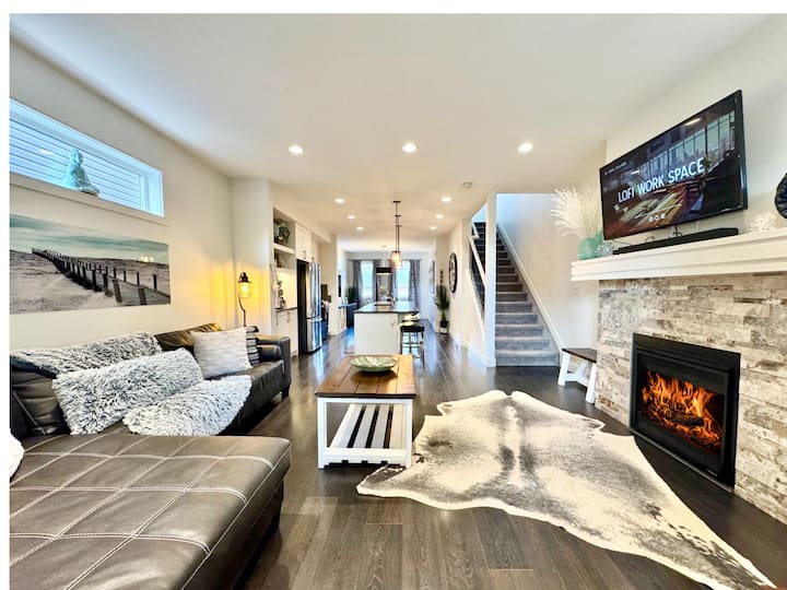 Cozy Coastal Escape: 3bdr W/ Fireplace Close To Dt - Edmonton