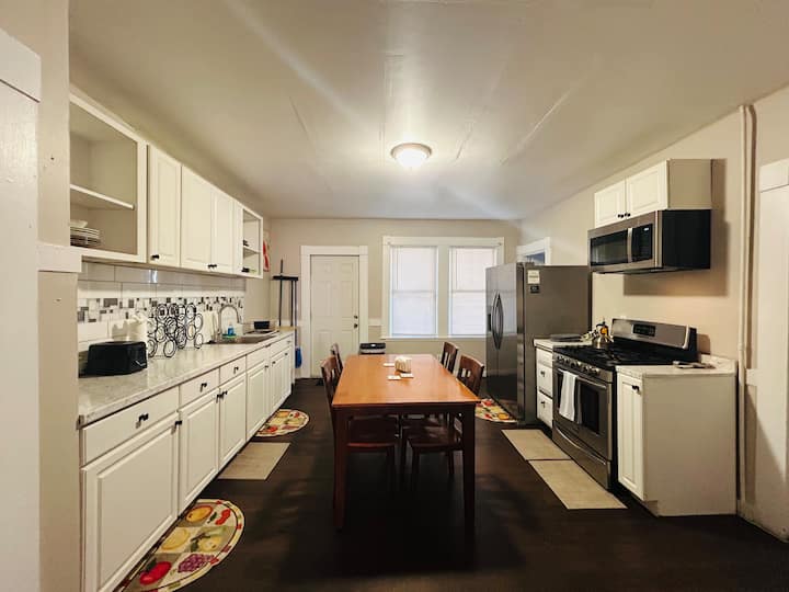 Orchard 34 | Cozy 3bd 1ba + Free Parking - Ludlow, MA