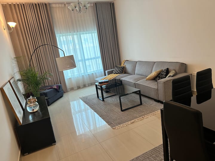 Hotel Cozy Apartment In Etihad Street - Sharjah