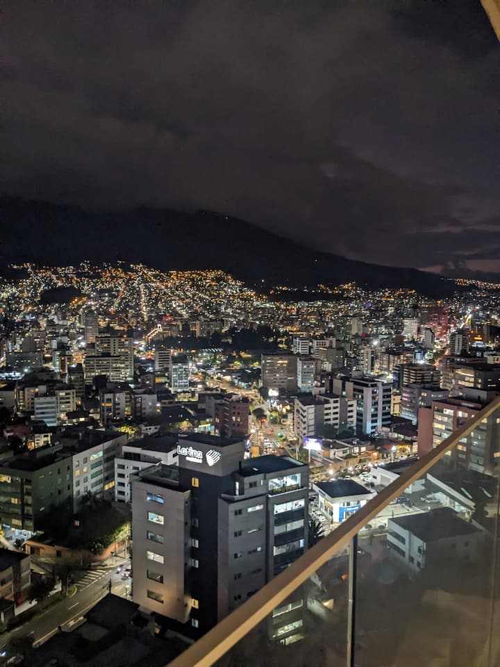 Condo Con La Mejor Vista De Quito - Quito