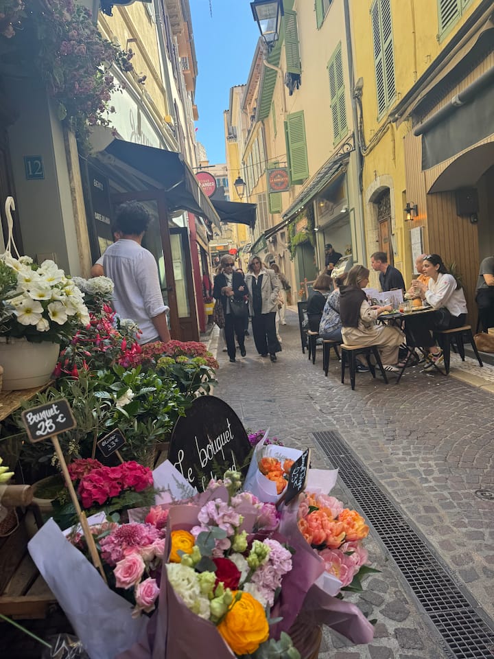 In The Heart Of Old Town Antibes! 50 M From - Juan-les-Pins