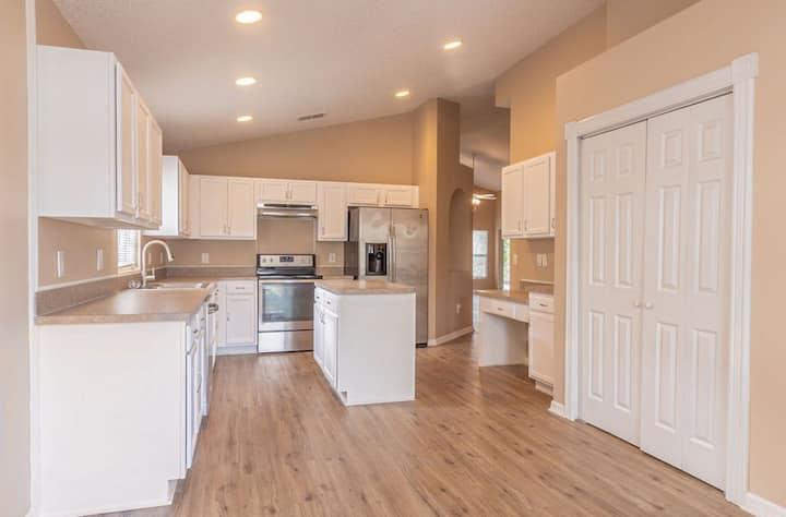 Comfy And Spacious - DeLand, FL