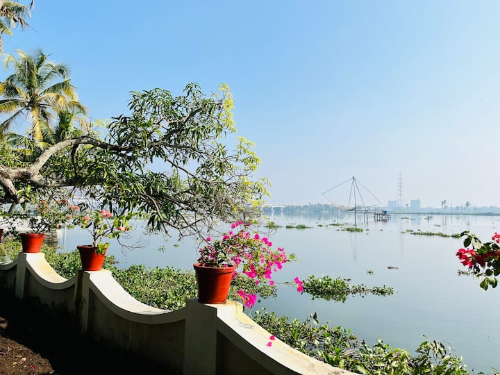 Tharavadu Homestay With River View - Kochi