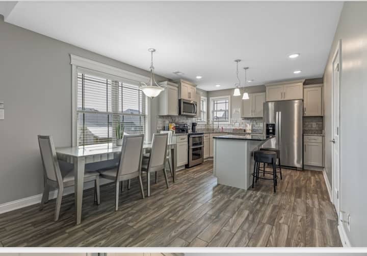King-size Ensuite
Prime Location - Clarksville