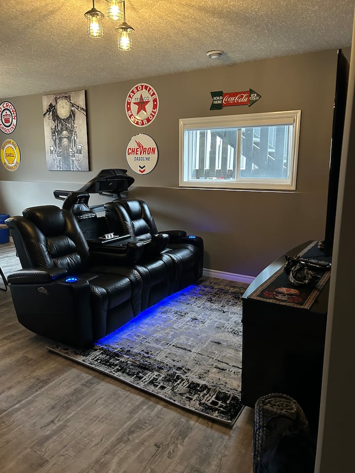 Modern 2 Bedroom Basement Suite - Westlake