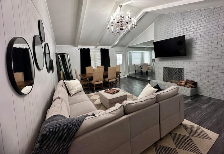 Clean To A T With Pool - Odessa, TX