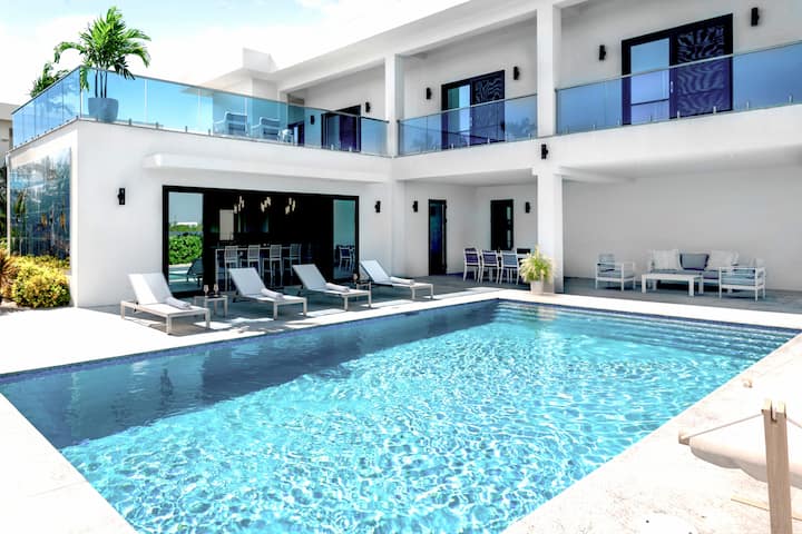 New Luxury Villa 5-min Walk To Long Bay Beach - Turks and Caicos Islands