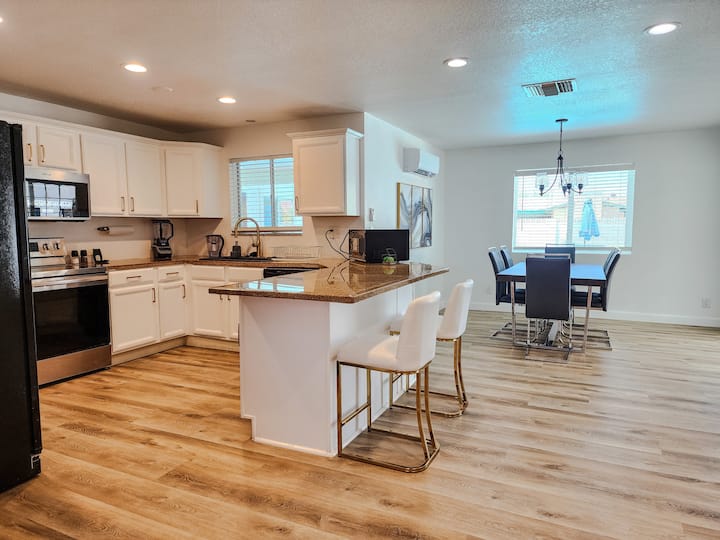 Ample 2 Queens Bedroom And Pool - Phoenix, AZ