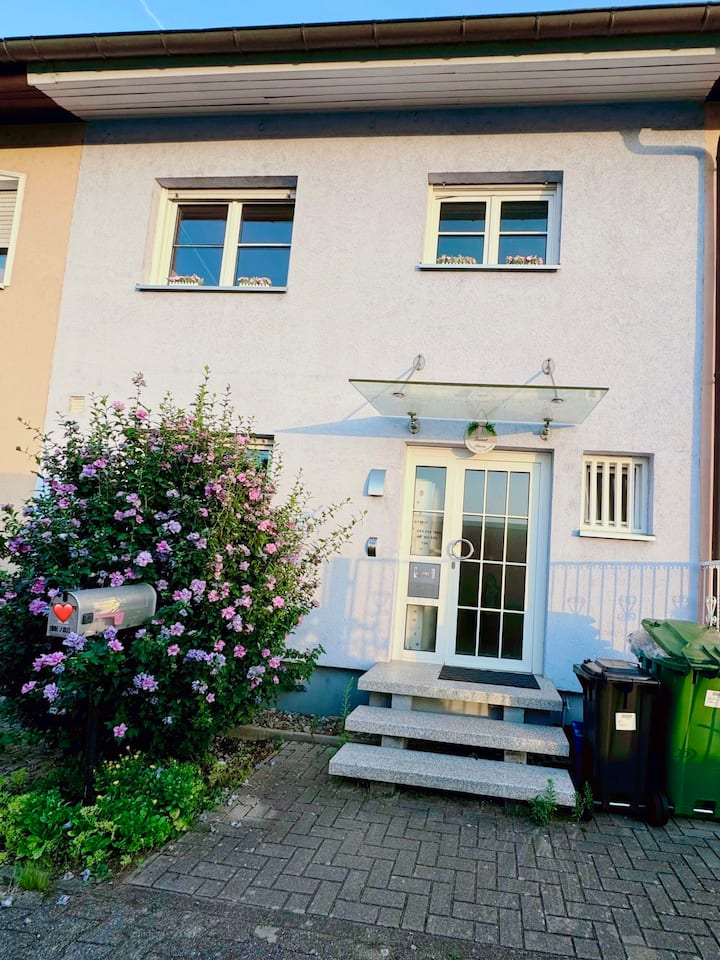 Large Room Near Heidelberg & Schwetzingen Castle - Heidelberg
