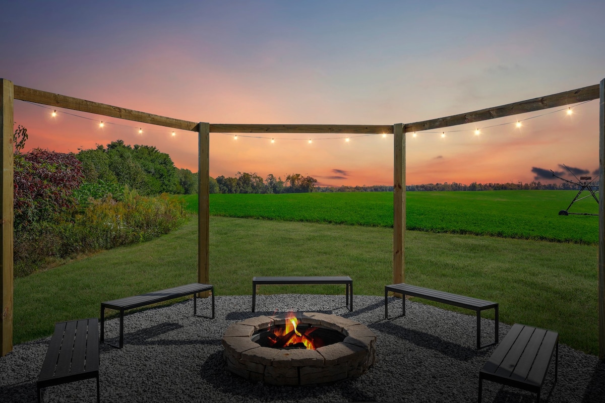 Barn! Golf Sim/Theater/Slide/Hot Tub/Mini Golf/Bar - Barns for Rent in ...