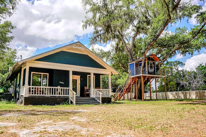 Farmhouse Oasis W Treehouse, Spa, Pool & Arcade I4 - Plant City, FL
