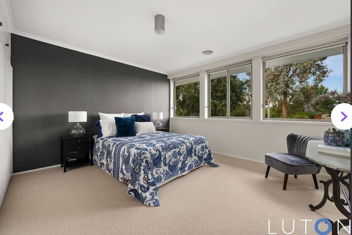 Modern Luxury House ~Spacious, Tranquil, Homely - Canberra