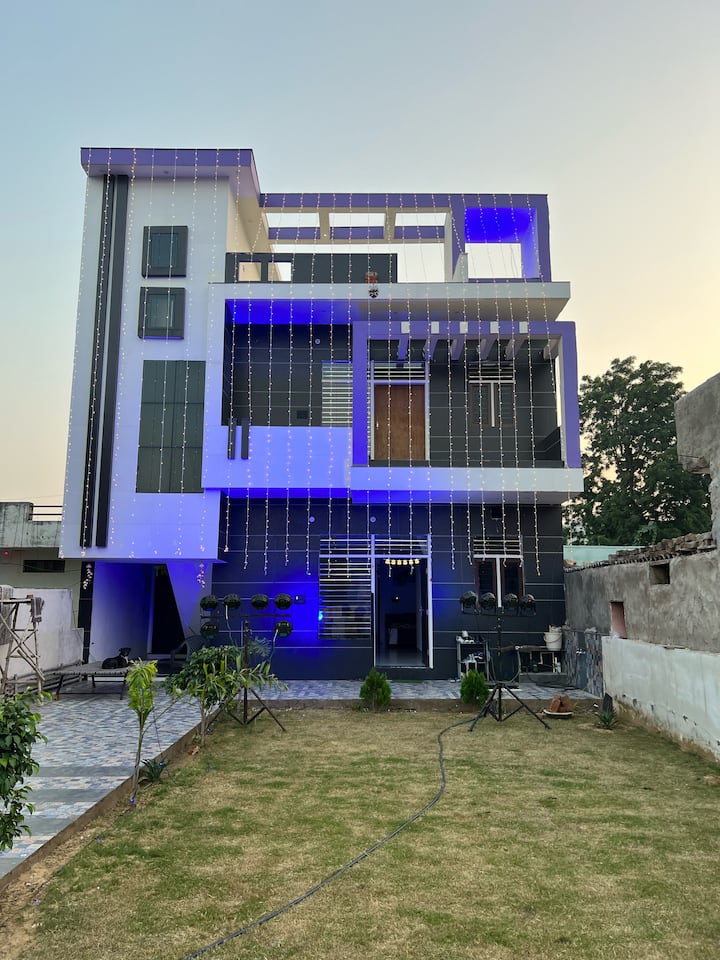 Luxury Modern Stay With Lawn And Ps5 - Alwar
