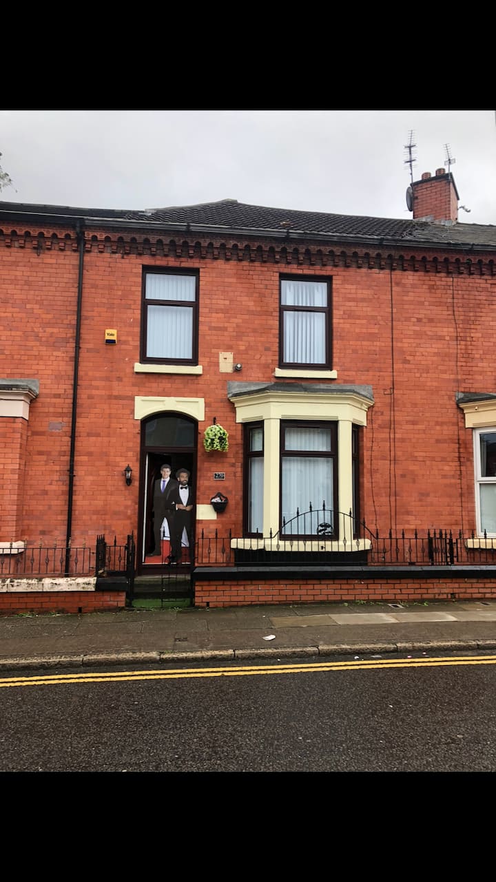 Anfield  View
Entire House Next To Lfc - Liverpool, UK