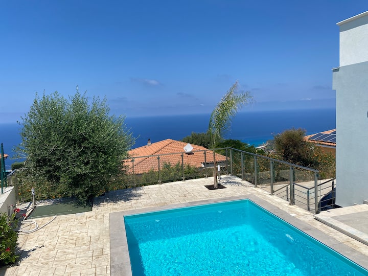Villa Margo Mit Traumhaftem Meerblick - Zambrone