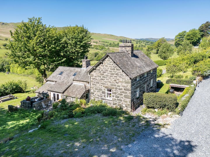 Farmhouse - 1,000ft Mountain Panorama + Own River - Bala