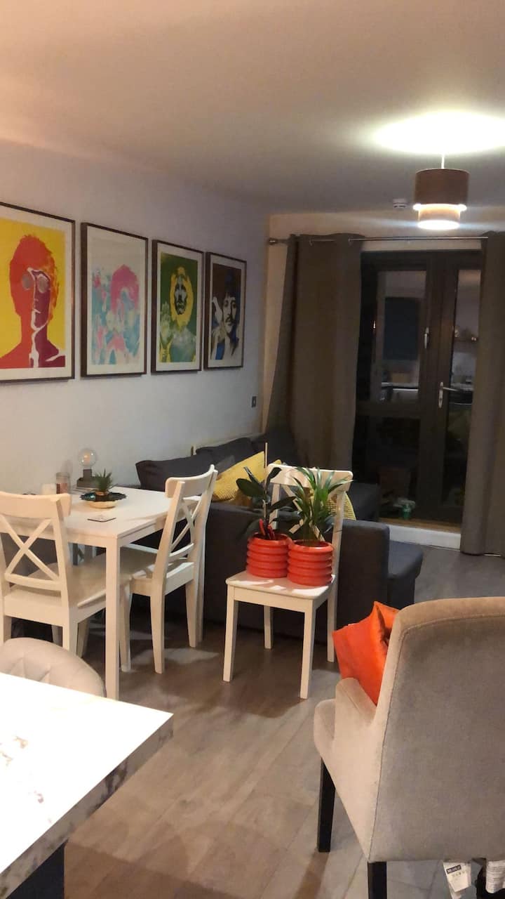 Dble Room Very Near Train St - No Cleaning Fee - Whitehall