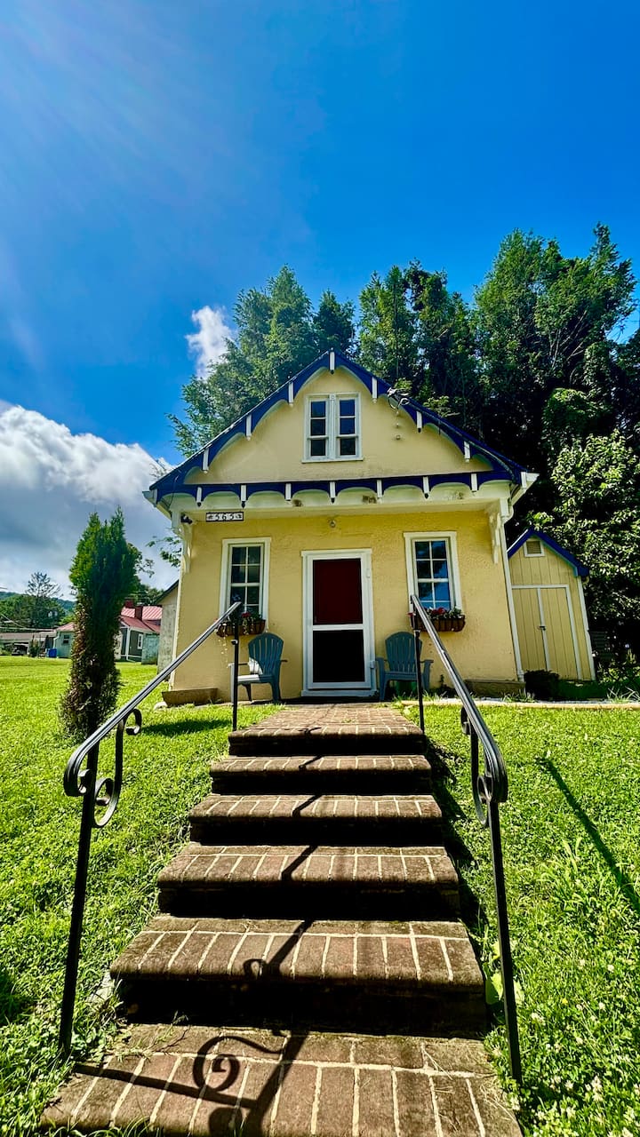 Town Square Cottage | Walk To All Of Downtown Hf - Harpers Ferry, WV