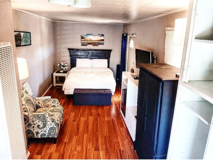 Cute Studio In Central Location - Albuquerque, NM