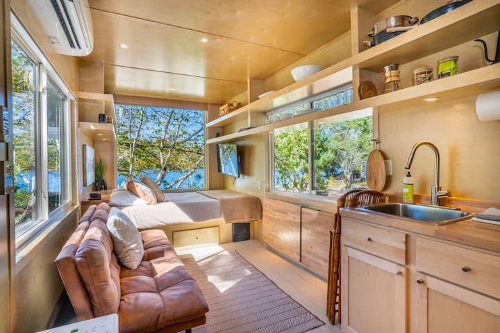 Couple’s Lakefront Cabin | Tiny House With A View - Connecticut
