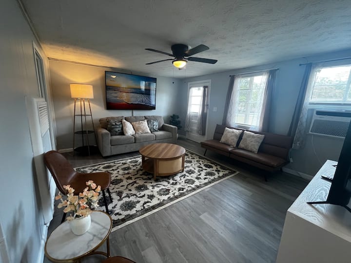 Affordable 1br Near Sgmc | Long Stays Welcome - Valdosta, GA