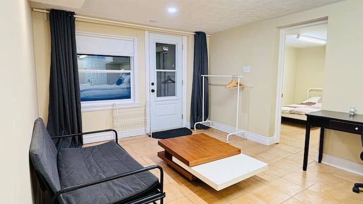 Kearney Lake Rd Room 1 - Bedford
