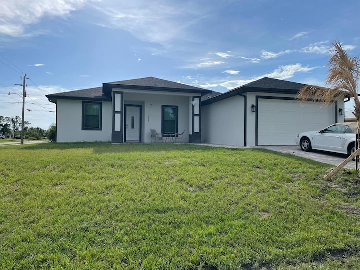 Brand New Beach House Getaway In Englewood,fl - Englewood, FL