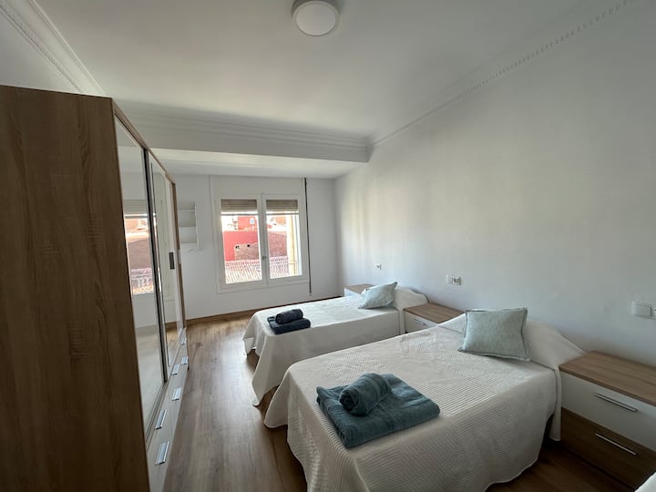 Ideal Para Grupos Numerosos. En El Centro De León - León