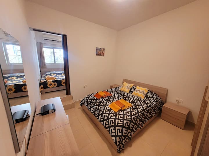 Sunflower Maltese House In Sliema - Malta