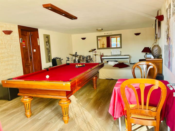 Logement Frais Et Indépendant / Piscine - Pérouges