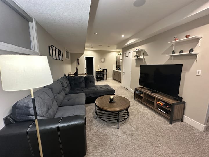 Cozy Suite, Centrally Located! - Edmonton