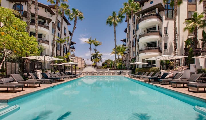 Luxury 2bd, 5 Mins To The Grove - Beverly Hills, CA