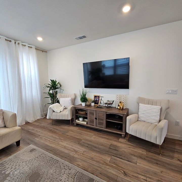 Charming Lovely Bedroom In New Home! - Petaluma, CA