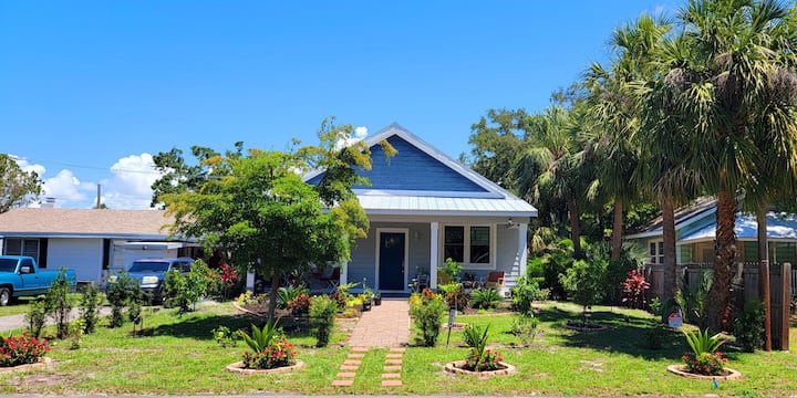 Central, Spacious 2bd 2bth Private Home - Sarasota, FL