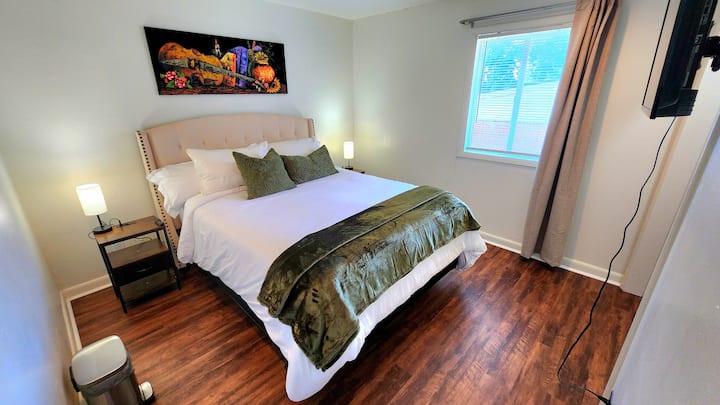 Stylish & Spacious House In The Heart Of Norman - Norman, OK