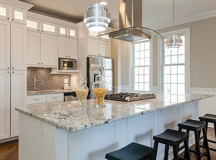 3bd Home With Luxurious Kitchen - Skokie, IL